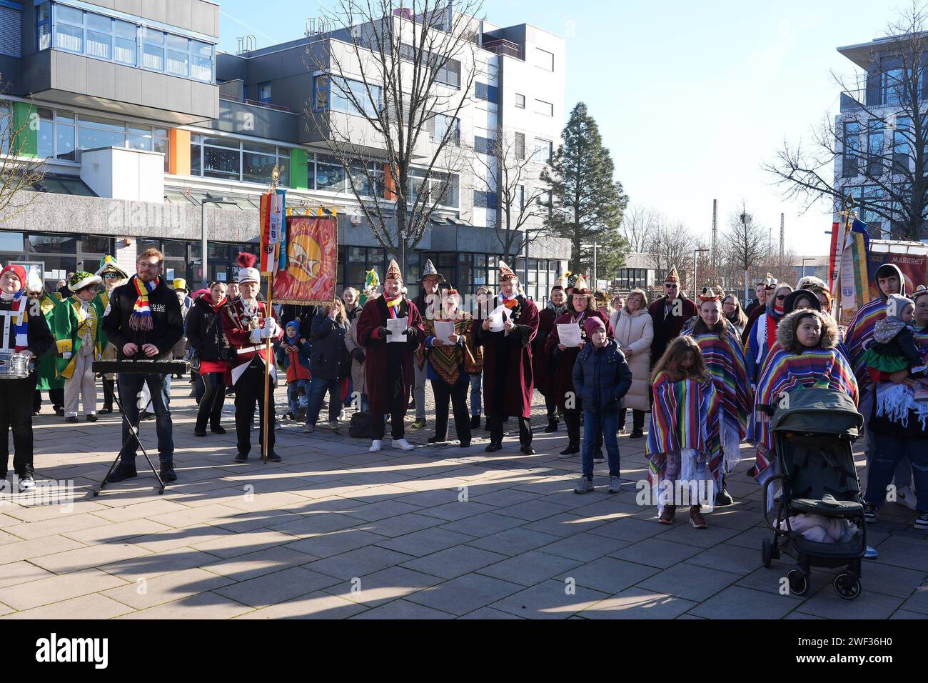 Bürgermeister David Rendel SPD verteidigt vom Balkon aus zum ersten Mal ...