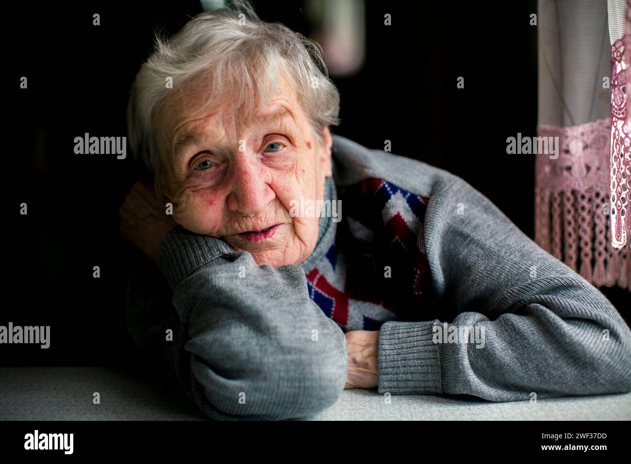Portrait of a tired old woman Stock Photo - Alamy