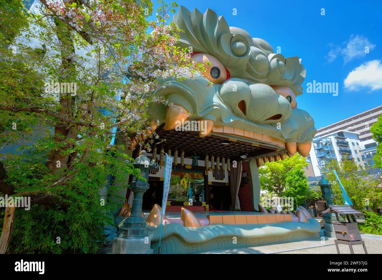 Namba yasaka jinja shrine hi-res stock photography and images - Alamy