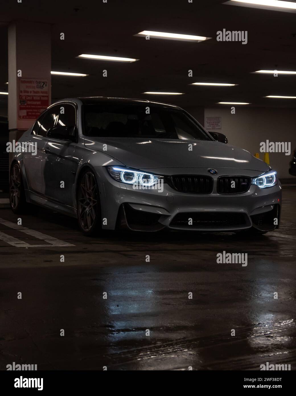 Bmw garage hi-res stock photography and images - Alamy