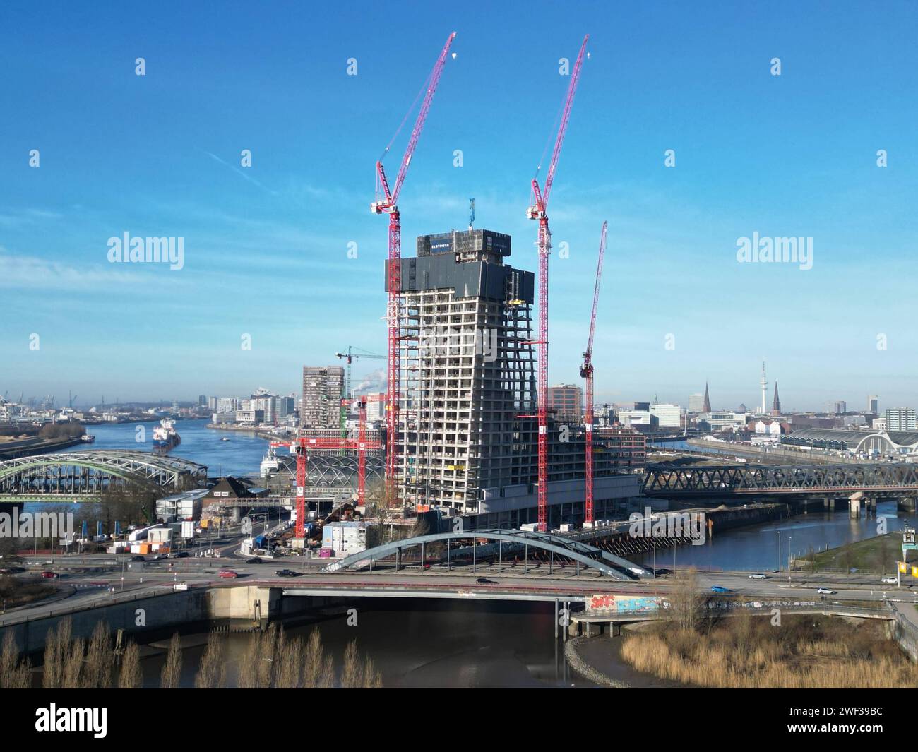 Elbtower an den Elbbrücken, Hamburg 28.1.2024 Norderelbe ...