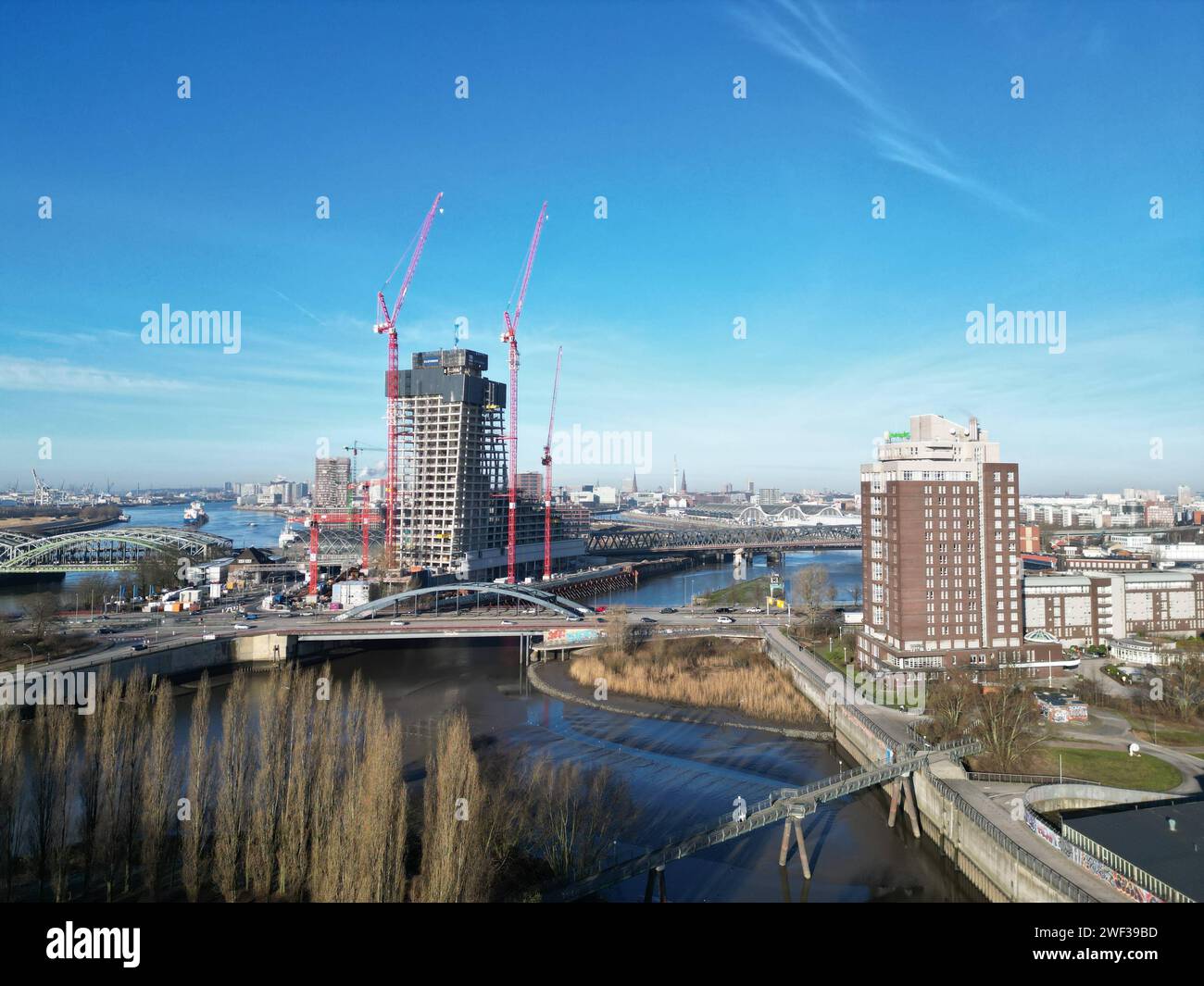 Elbtower und Hotel Holiday Inn an den Elbbrücken, Hamburg 28.1.2024 ...