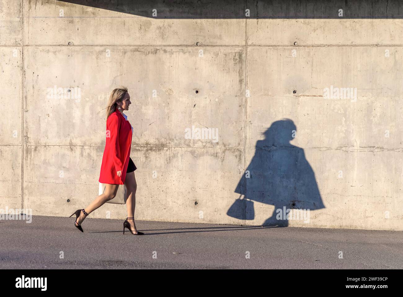 Professional women walking side view hi-res stock photography and ...