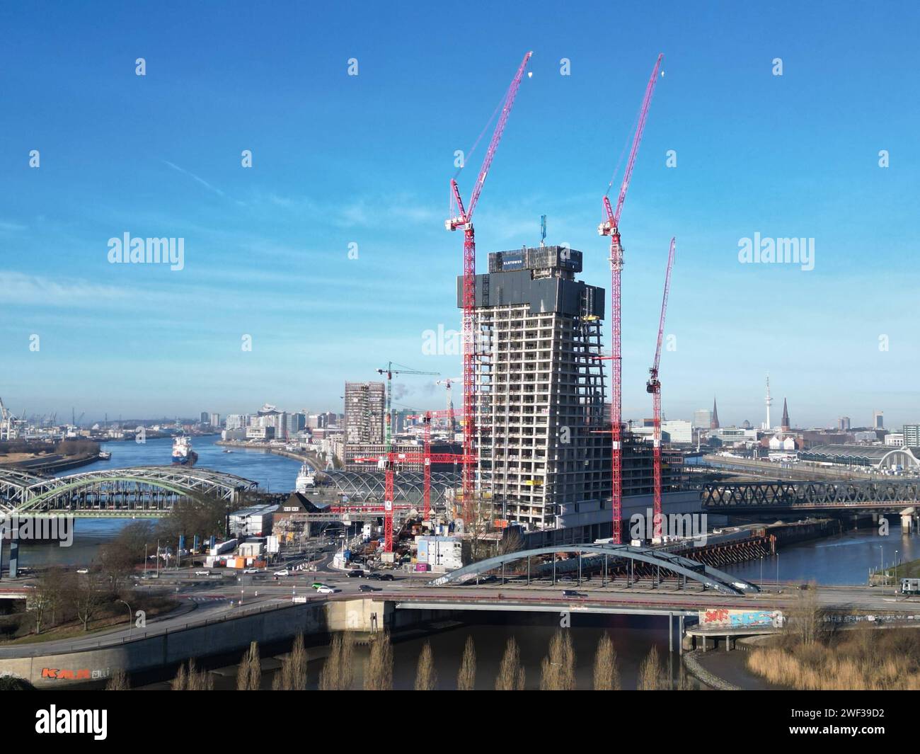 Elbtower an den Elbbrücken, Hamburg 28.1.2024 Norderelbe ...