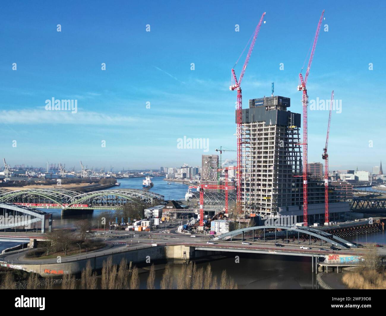 Elbtower an den Elbbrücken, Hamburg 28.1.2024 Norderelbe ...