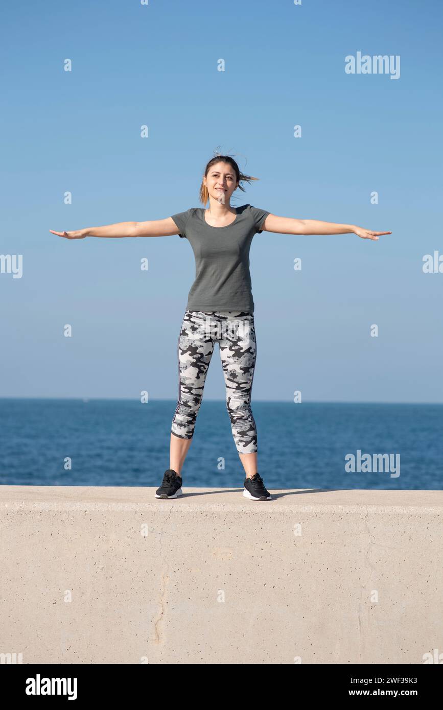 Excercising arms gym hi-res stock photography and images - Alamy