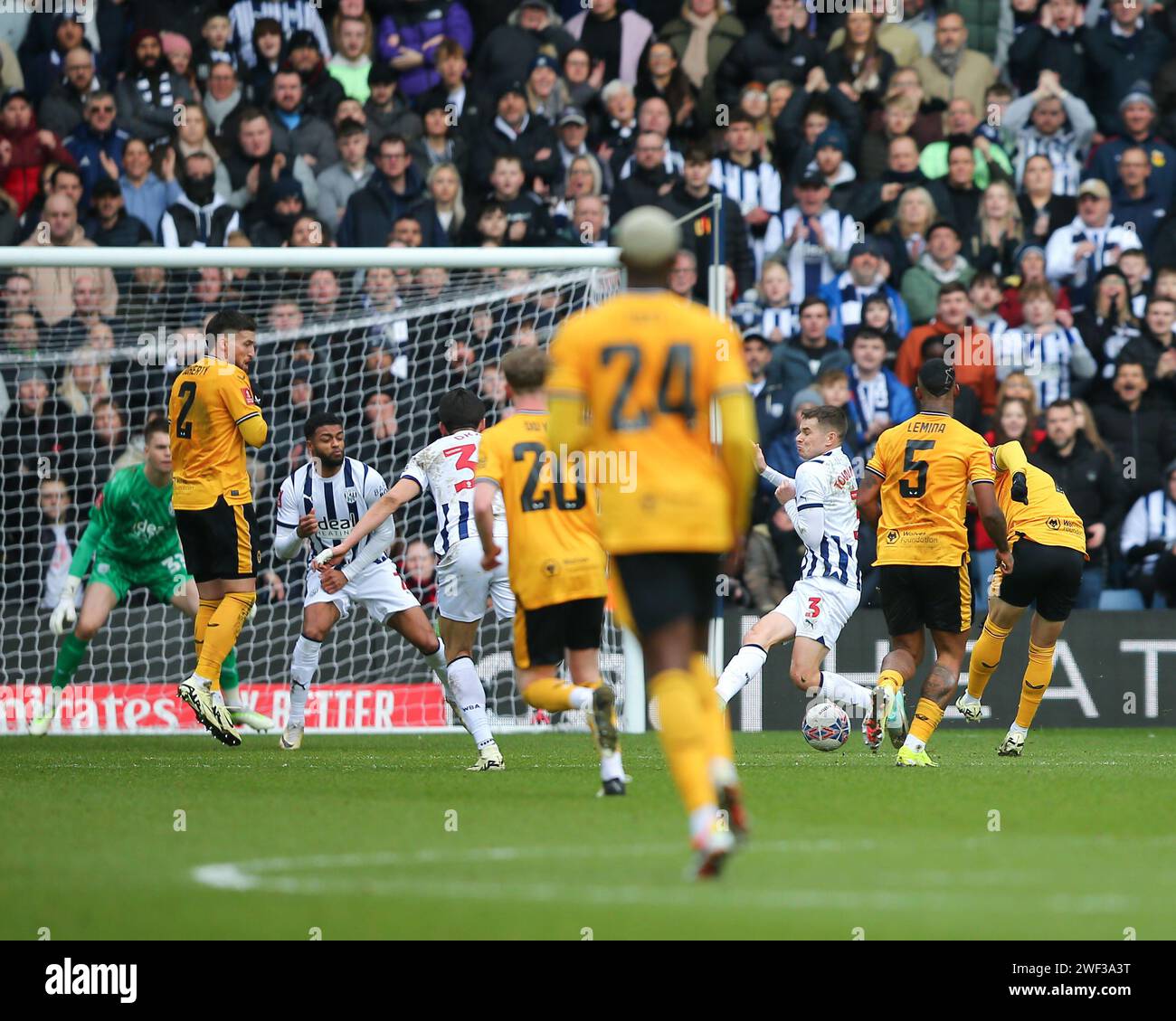 Pedro Neto of Wolverhampton Wanderers scores to make it 0-1 ...
