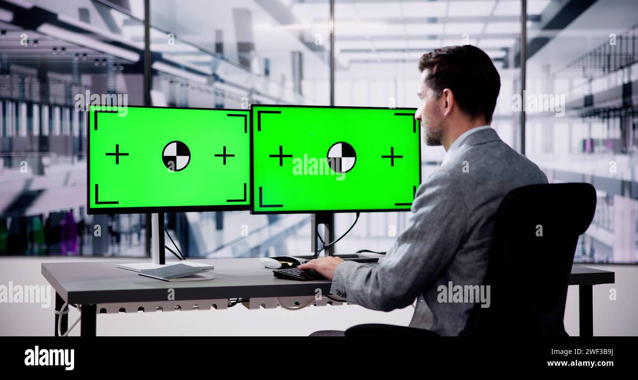 Blank green screen screens hi-res stock photography and images - Alamy