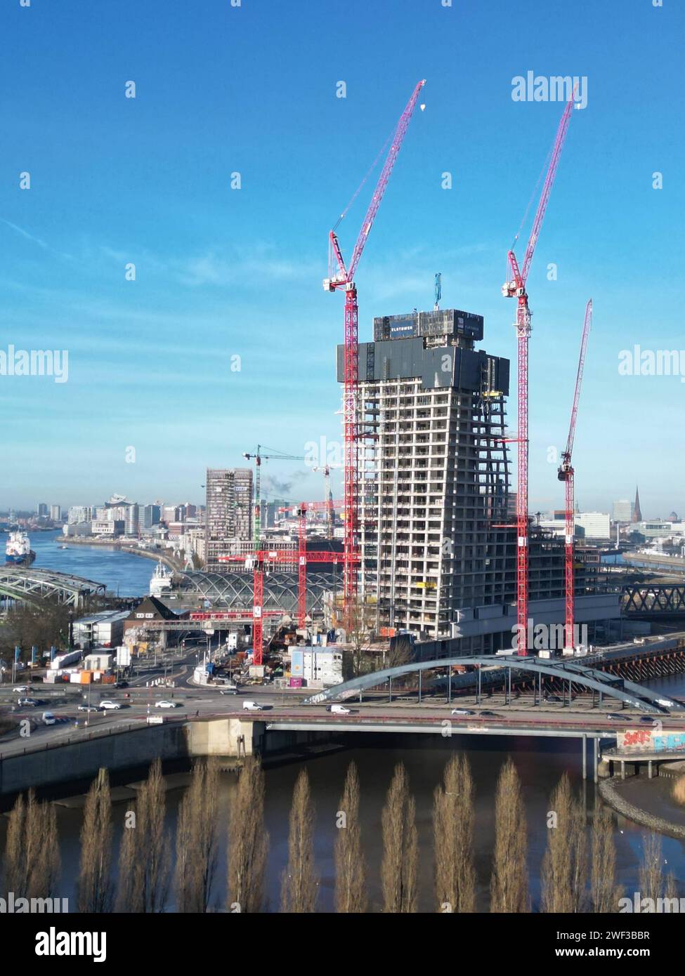 Elbtower an den Elbbrücken, Hamburg 28.1.2024 Norderelbe ...