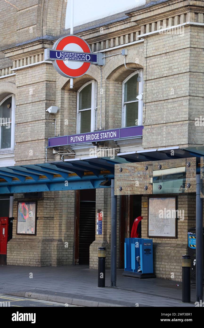 Putney Bridge station, London Stock Photo - Alamy