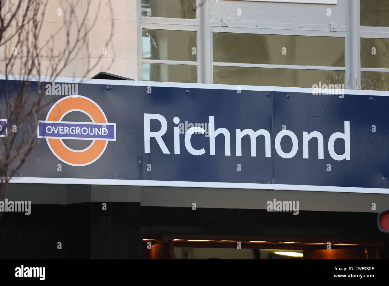 Richmond Station sign, London Stock Photo - Alamy
