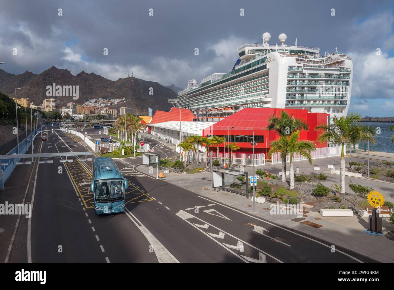 Bus terminal santa cruz tenerife hi-res stock photography and images ...