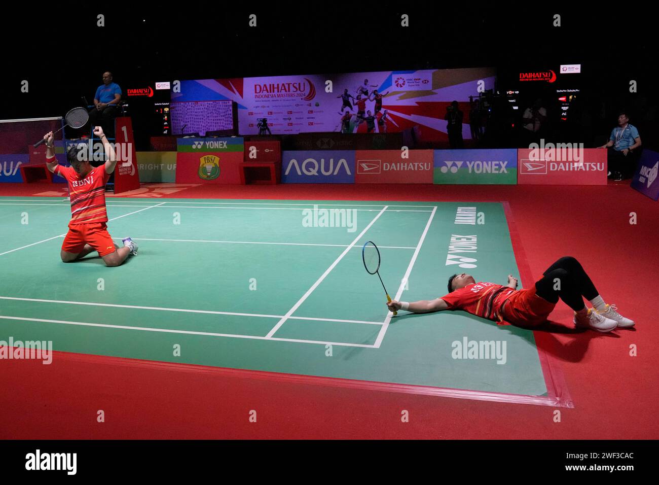 Indonesia's Leo Rolly Carnando, right, and Daniel Marthin celebrate ...