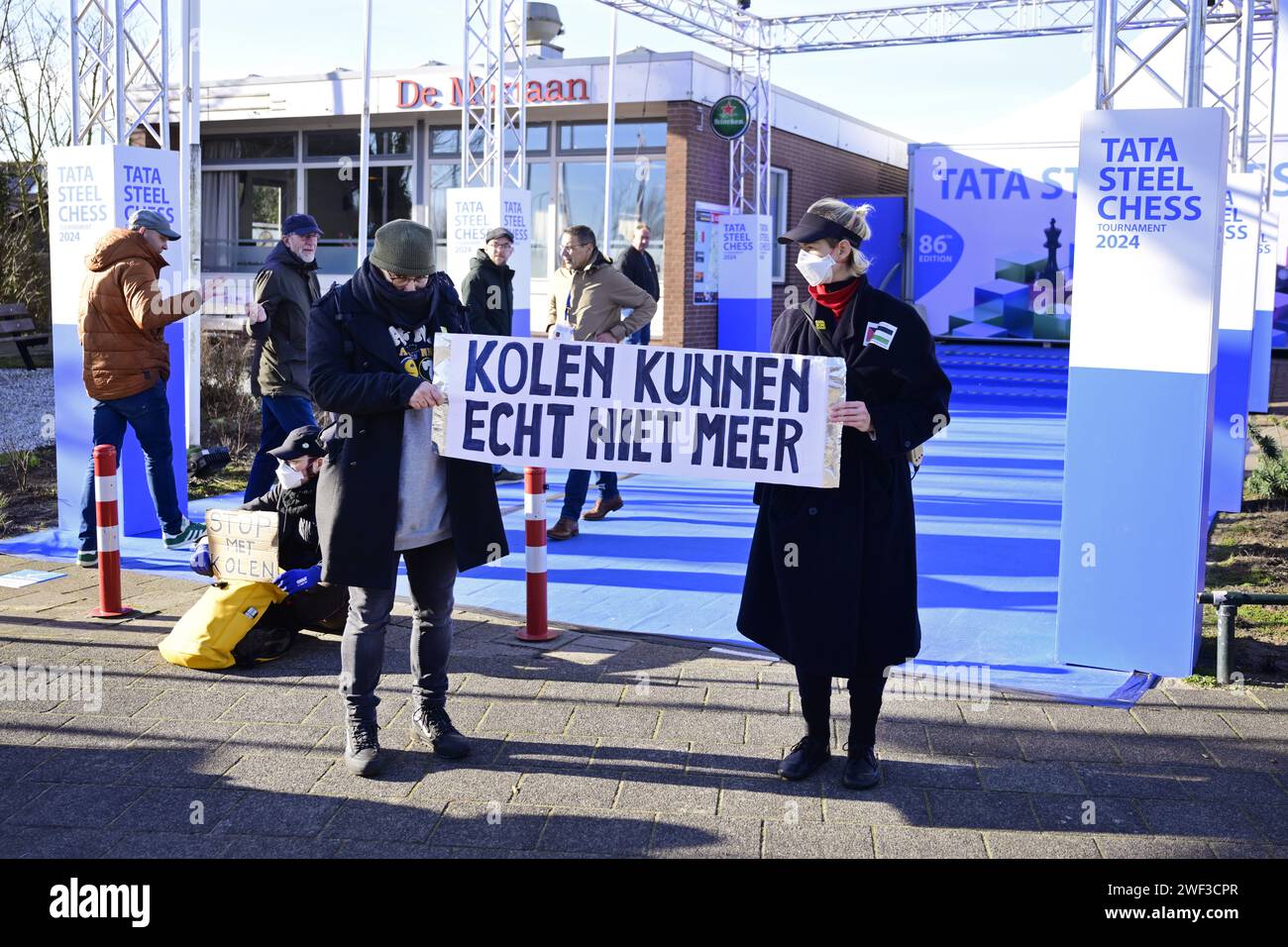 WIJK AAN ZEE - Protest by Kappen met Kolen and Extinction Rebellion ...