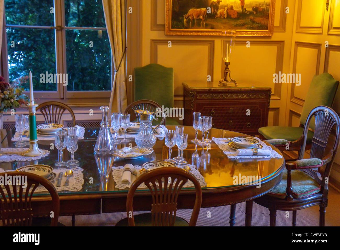 Old fashioned dining table hi-res stock photography and images - Alamy