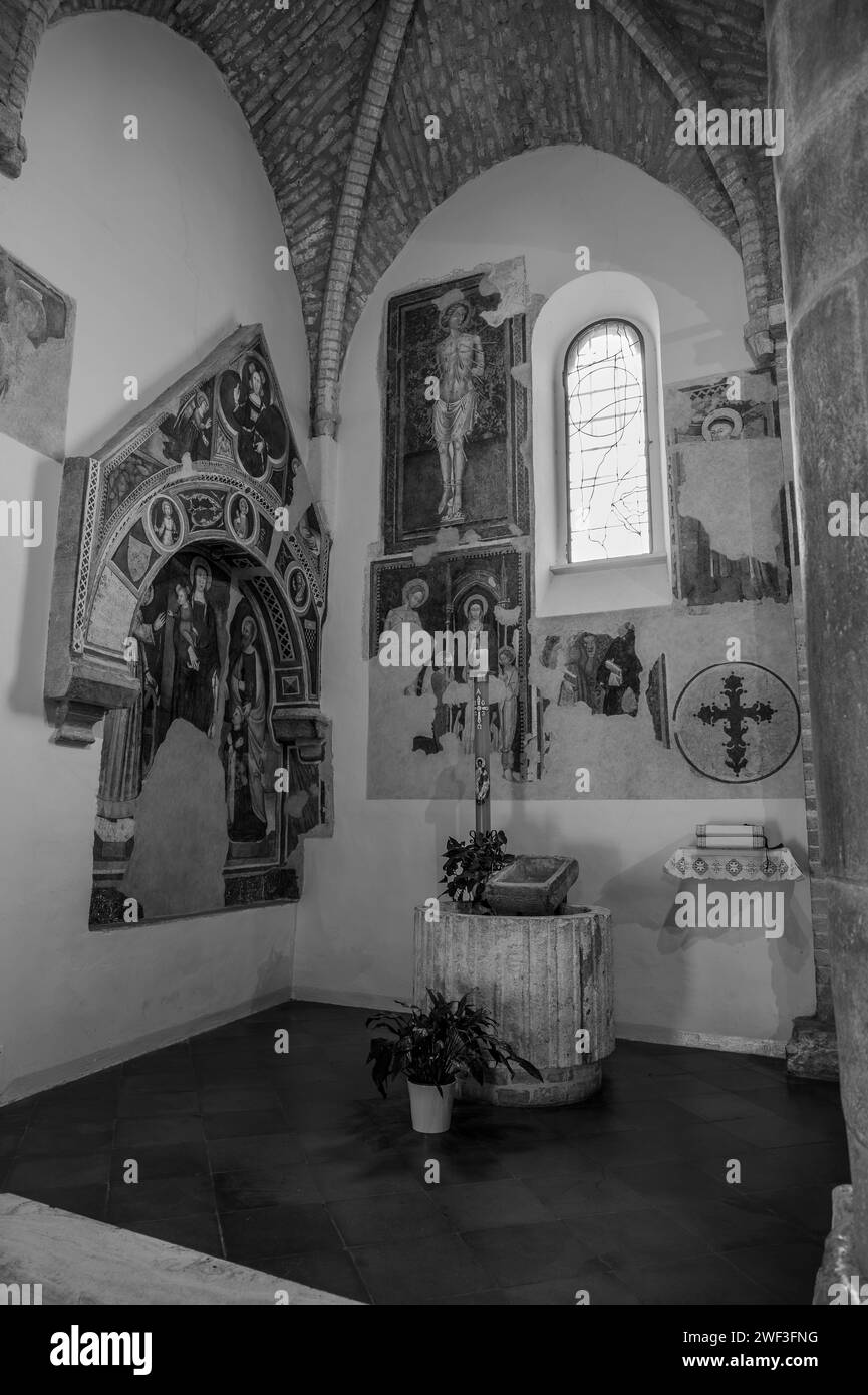 Architecture arches from inside Black and White Stock Photos & Images ...