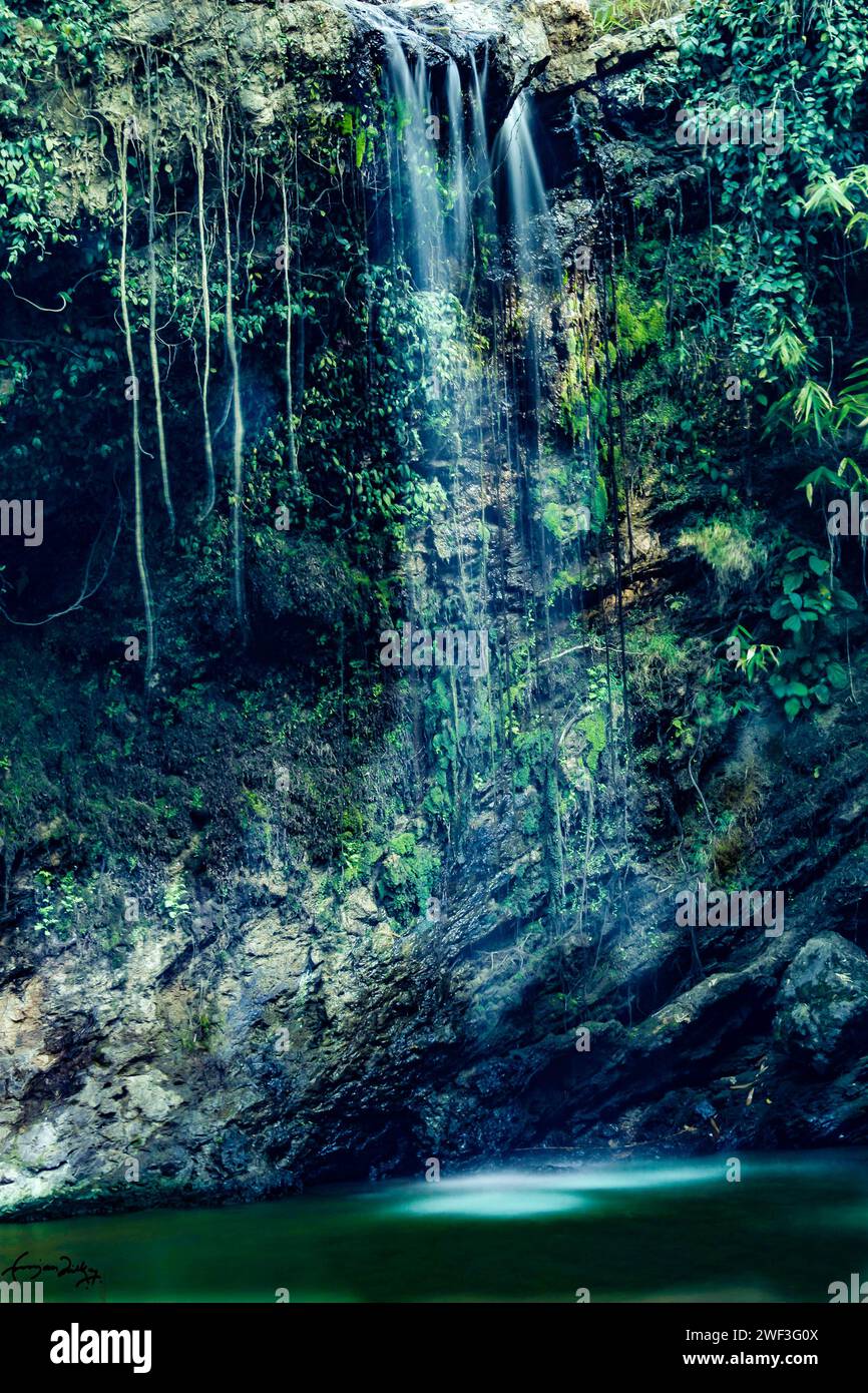 Hidden waterfall in India Stock Photo - Alamy
