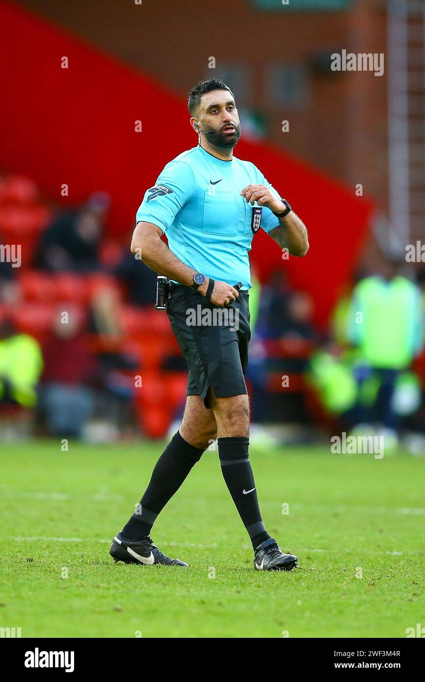Bramall Lane, Sheffield, England - 27th January 2024 Referee Sunny Gill ...