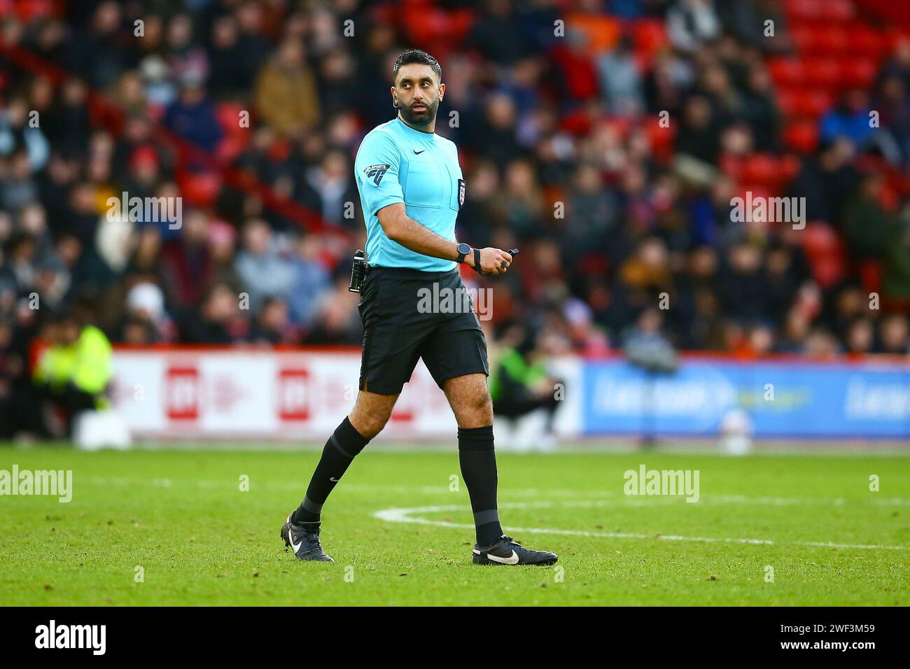 Bramall Lane, Sheffield, England - 27th January 2024 Referee Sunny Gill ...