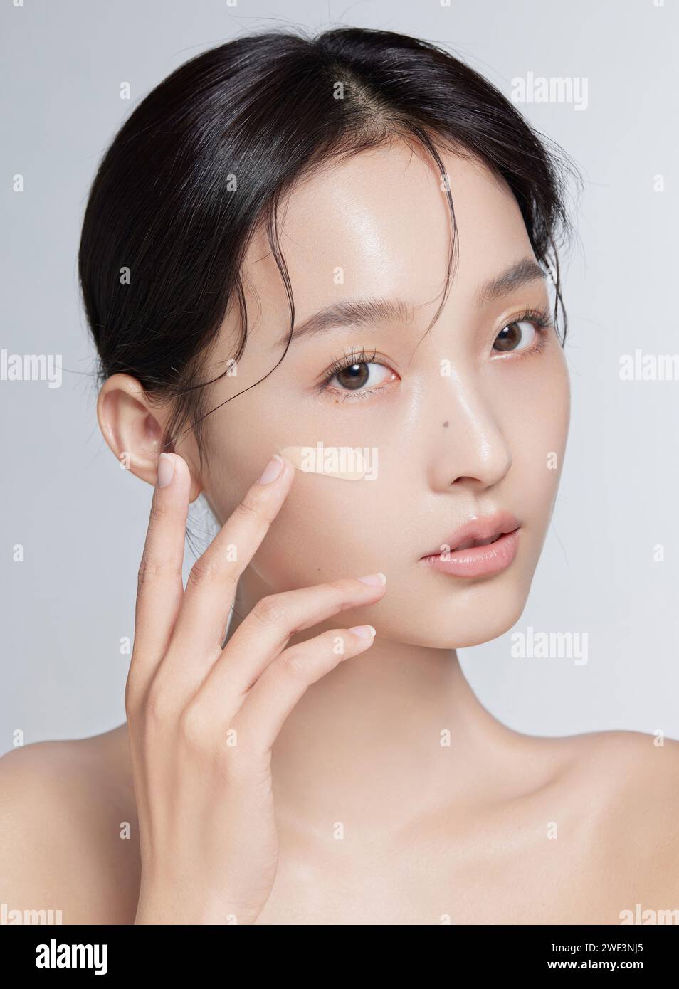 Beautiful Asian women's faces, faces for makeup, face cosmetics advertising, hi res Stock Photo ...