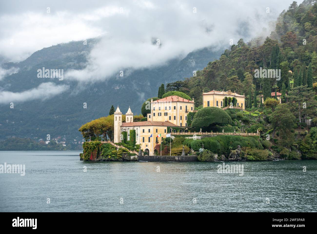 James bond set hi-res stock photography and images - Alamy