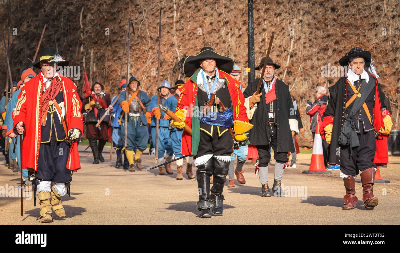 People in english civil war uniforms hi-res stock photography and ...