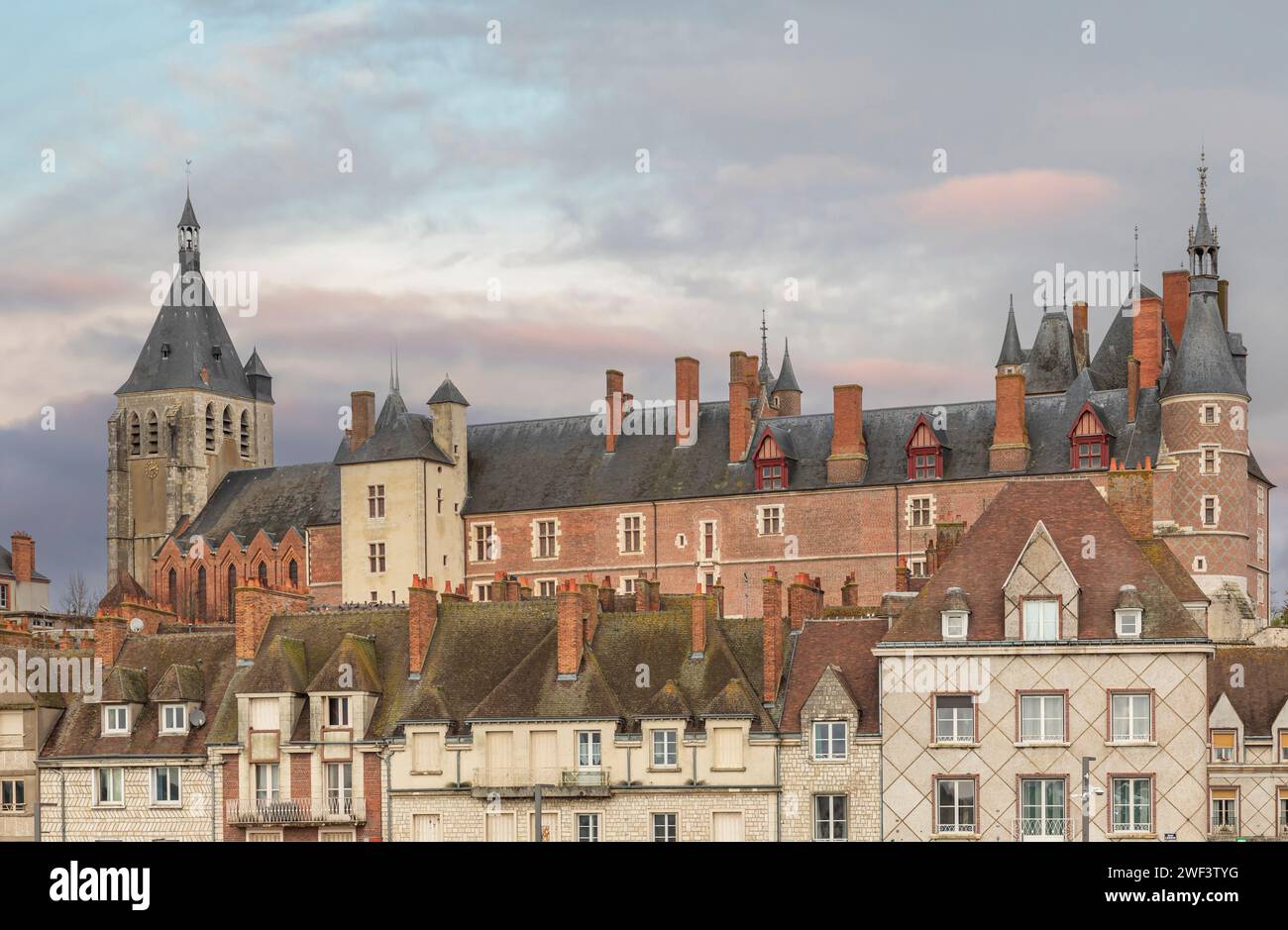 Traditional french roof tops hi-res stock photography and images - Alamy