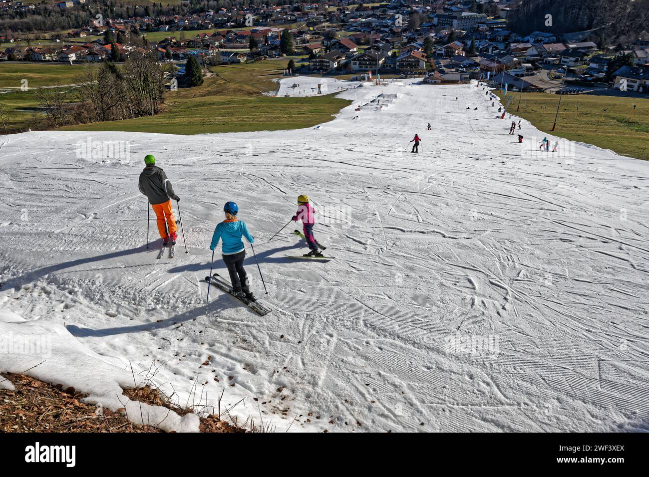 Warten auf den richtigen Winter. Skifahren im oberbayerischen Ruhpolding auf den letzten ...