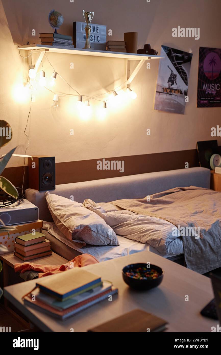 Tumblr Rooms With Lights And Band Posters