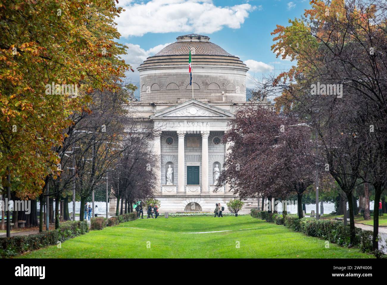 Volta temple at lake Como, Italy Stock Photo - Alamy