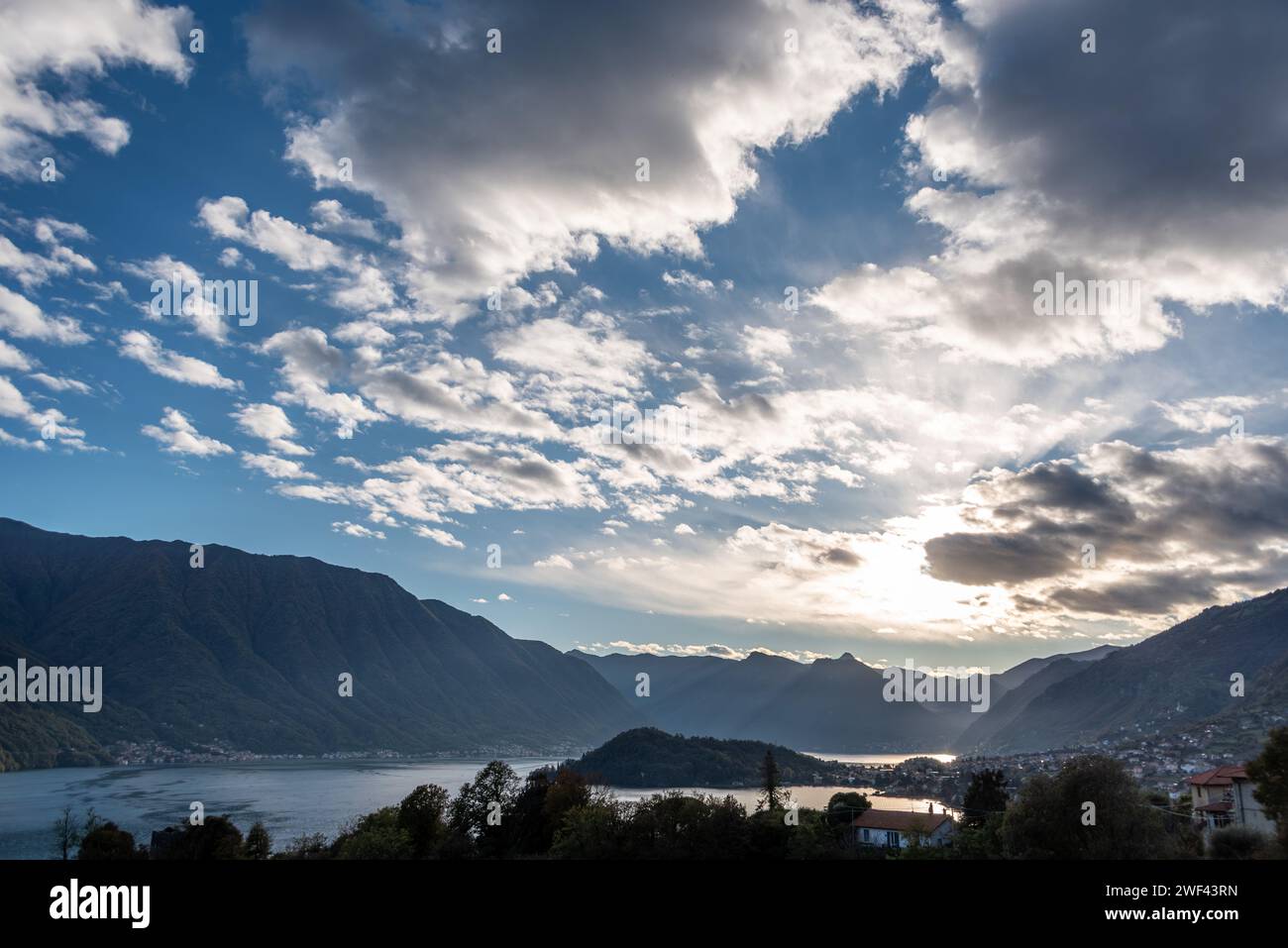 Varenna scenic sunset view in como lake hi-res stock photography and ...