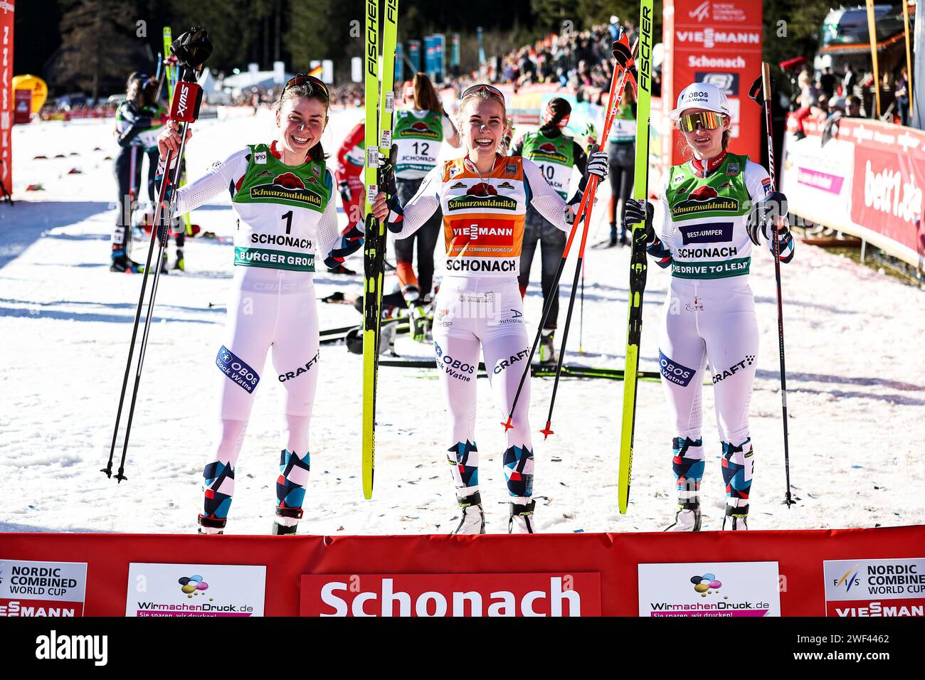 Schonach, Deutschland. 28th Jan, 2024. Die Siegerinnen 1. Platz Hagen Ida Marie (NOR) 2.Platz ...