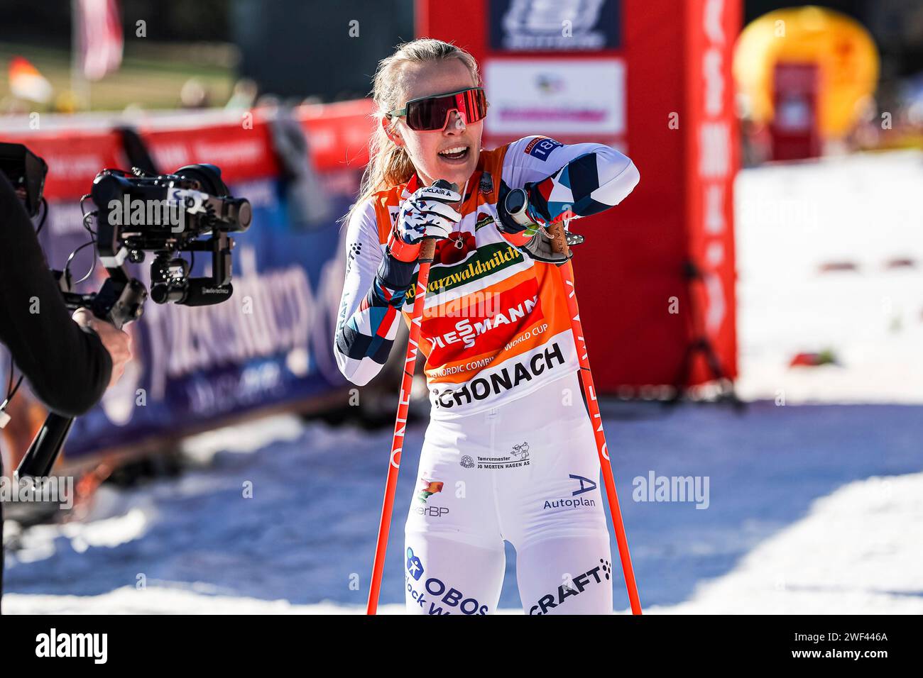 Schonach, Deutschland. 28th Jan, 2024. Siegerin Hagen Ida Mari (NOR) kommt ins Ziel und jubelt ...