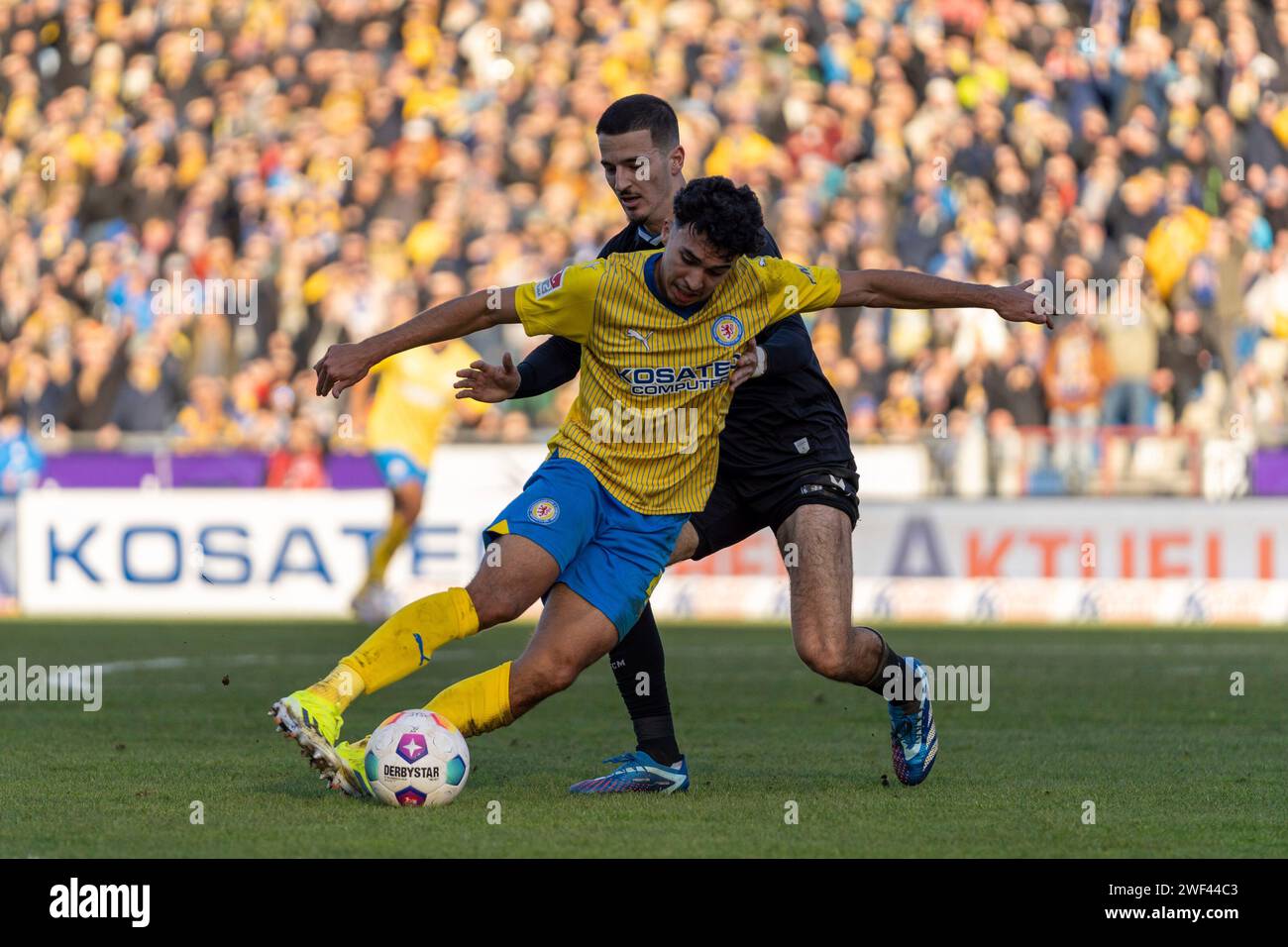 Braunschweig, Deutschland. 14th Jan, 2023. Johan Gomez (Eintracht ...