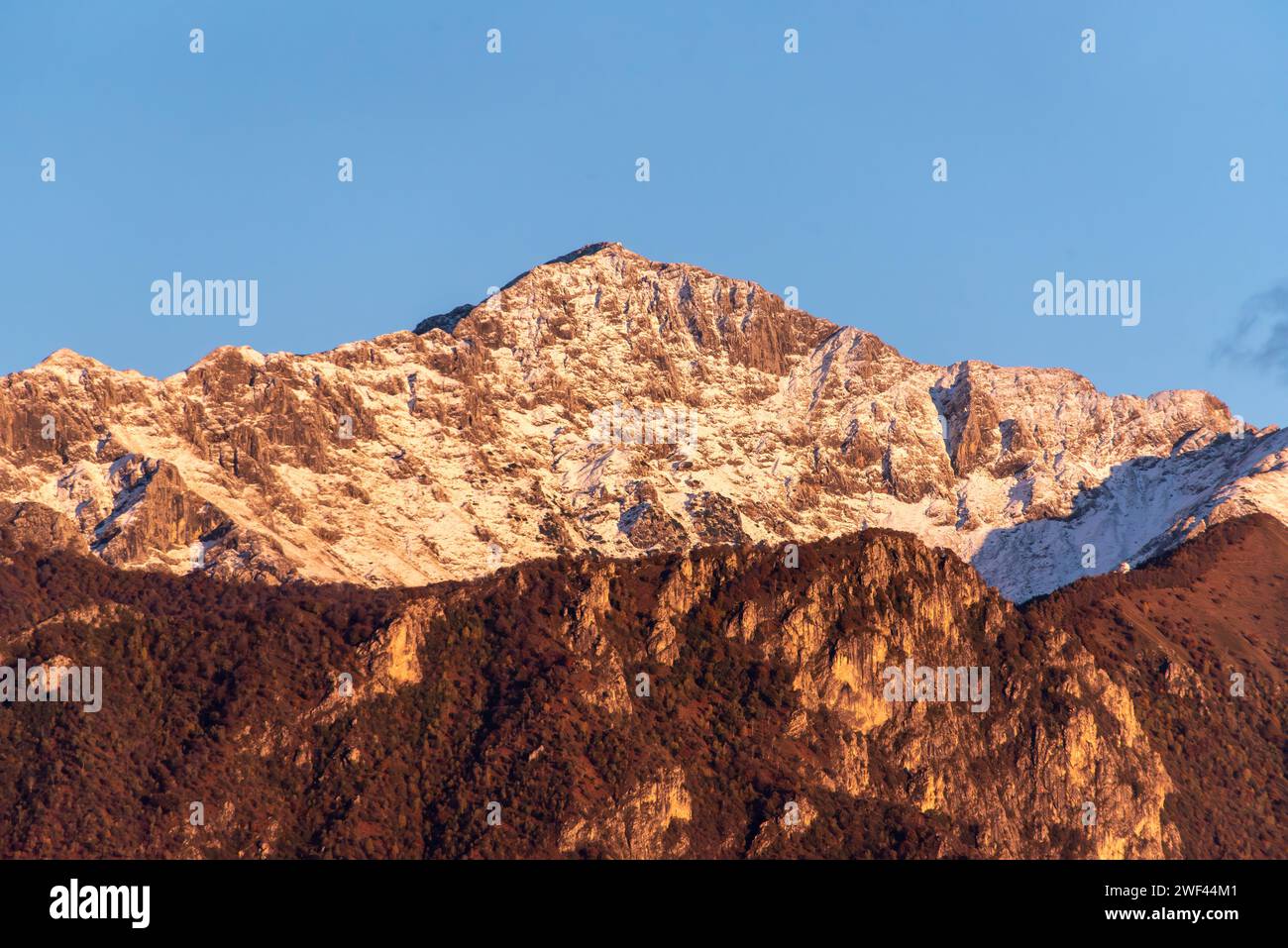 Snowcapped mount Grignetta at lake Como, Italy Stock Photo - Alamy