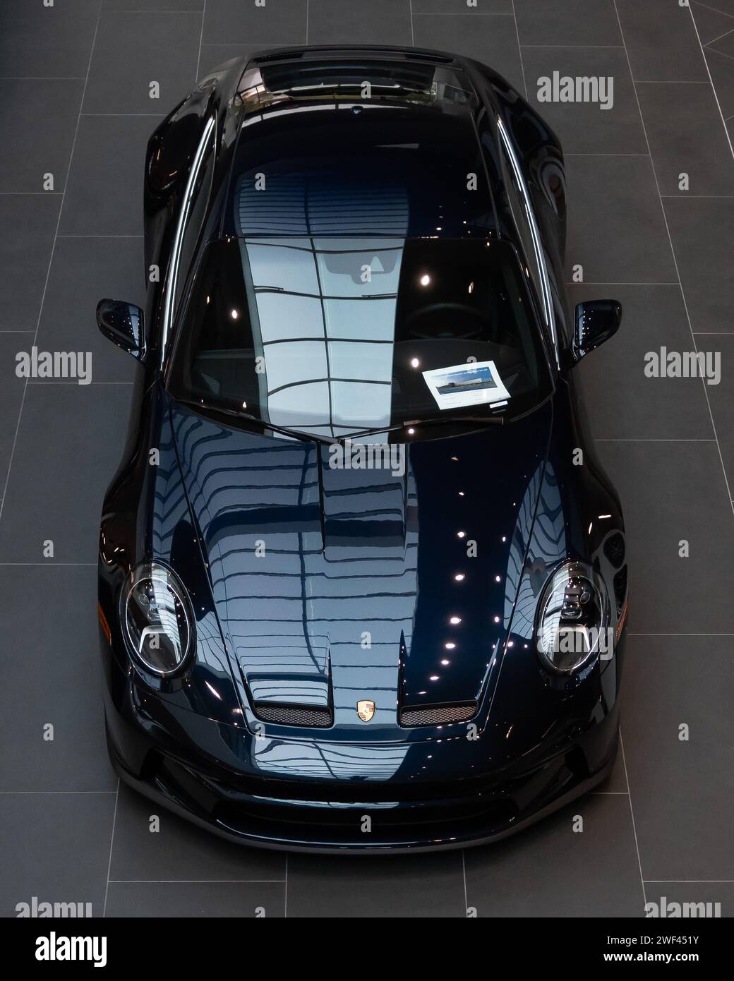 Sleek design car hi-res stock photography and images - Alamy