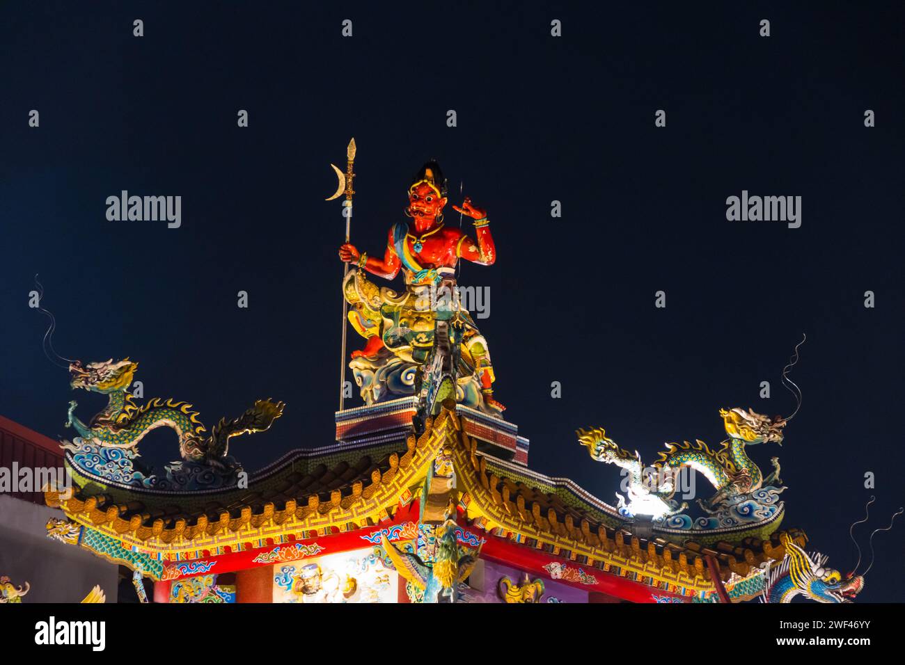 Goddess Matsu Songshan Ciyou Temple in Raohe Night Street Market ...