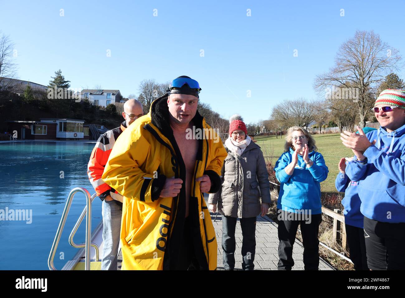 Veitsbronn, Germany. 28th Jan, 2024. Ice swimmer Paul Bieber from ...