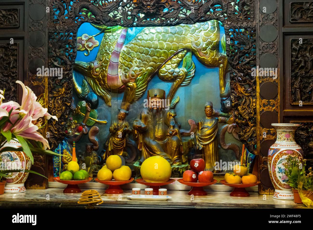 Goddess Matsu Songshan Ciyou Temple in Raohe Night Street Market ...