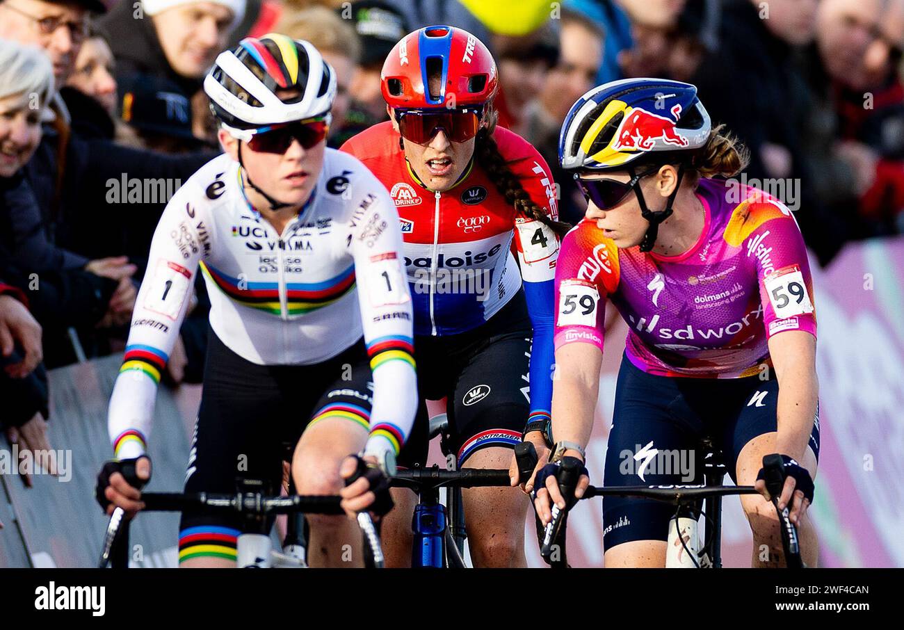 HOOGERHEIDE - From left to right Fem van Empel, Lucinda Brand and Kata ...