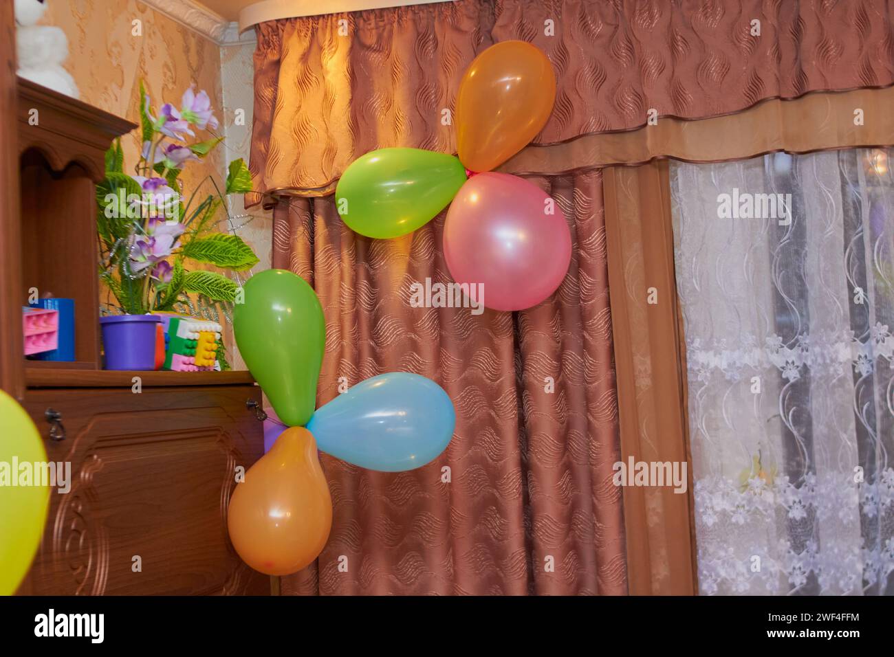 Party in the living room hi-res stock photography and images - Alamy