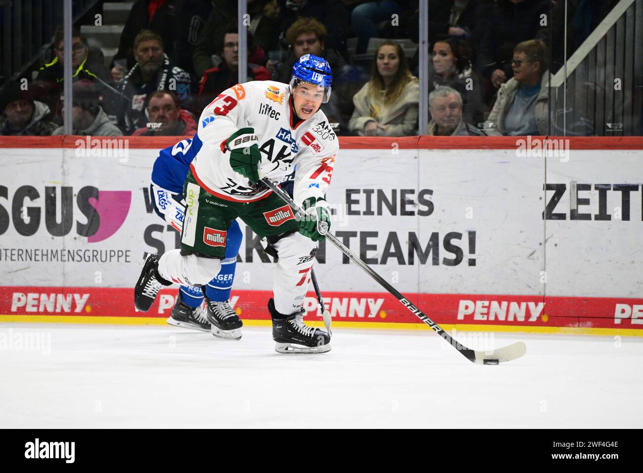 Schwenningen, Deutschland. 28th Jan, 2024. Matt Puempel (Augsburger ...