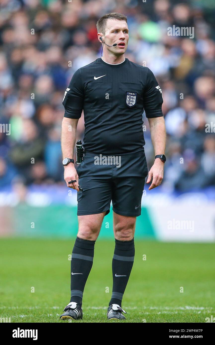 Referee Thomas Bramall during the Emirates FA Cup Fourth Round match ...