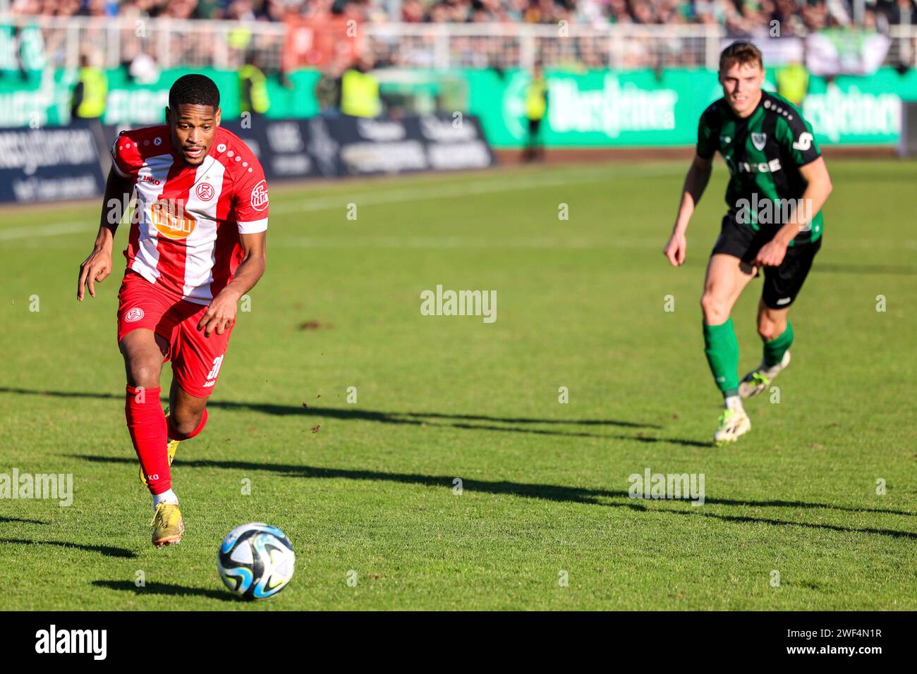 Isaiah Young (RWE) im Angriff. Fußball, 23. Spieltag 3 Liga Saison 2023 ...