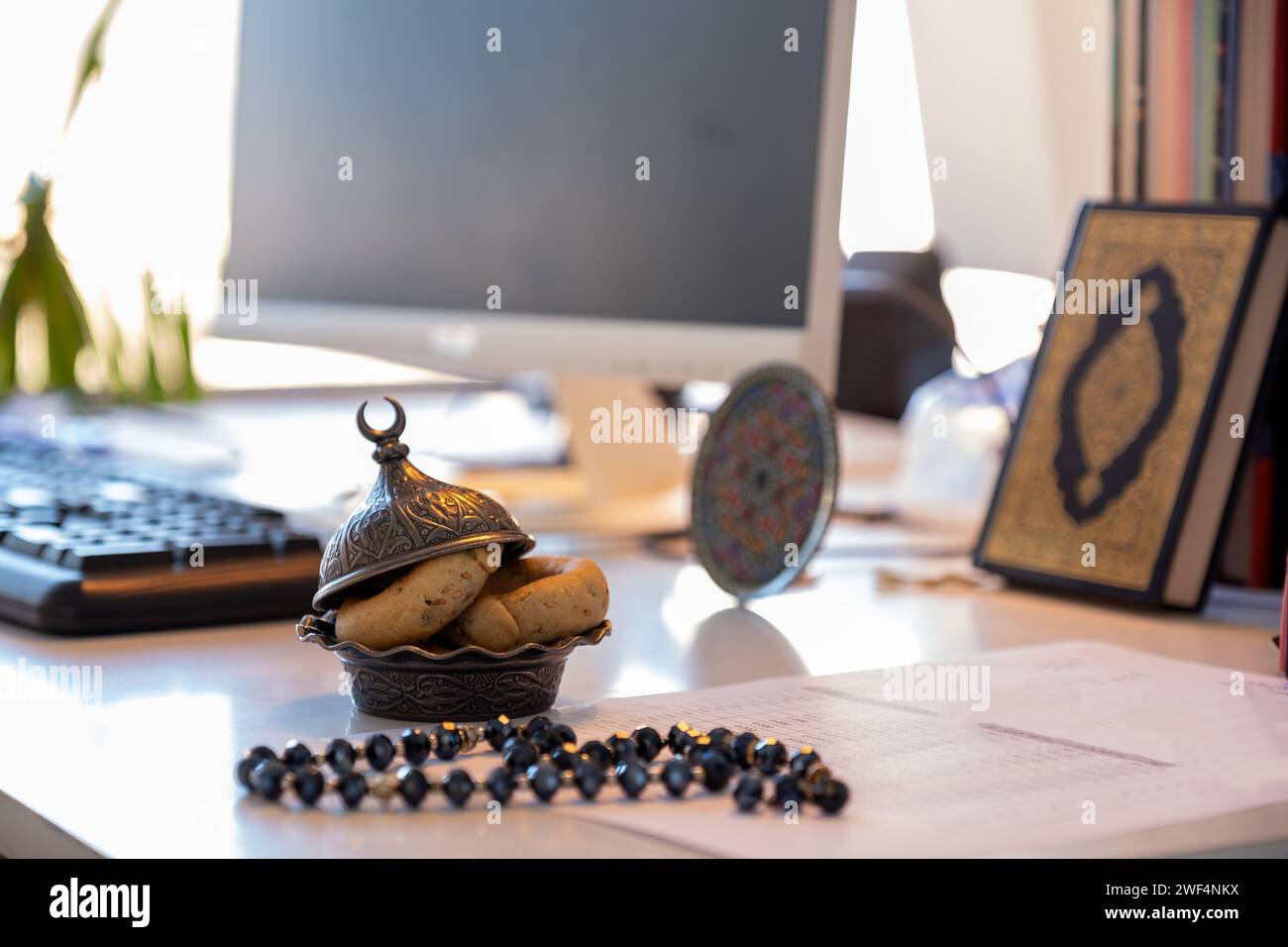 Portrait happy arabic family hi-res stock photography and images - Alamy