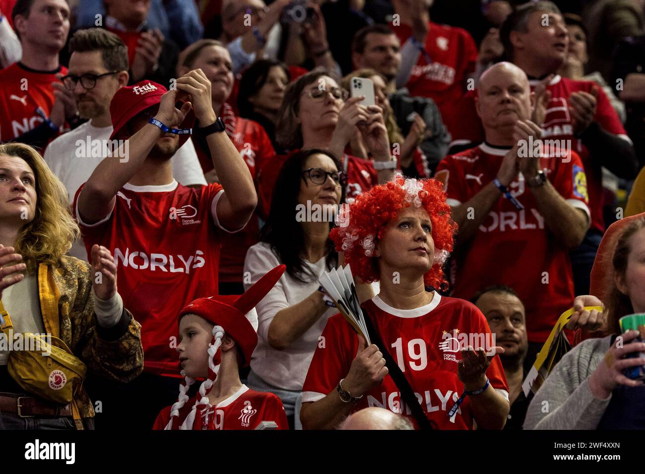 D?nische Fans feiern ihre Mannschaft MEN?S EHF EURO 2024: Finale Spiel ...