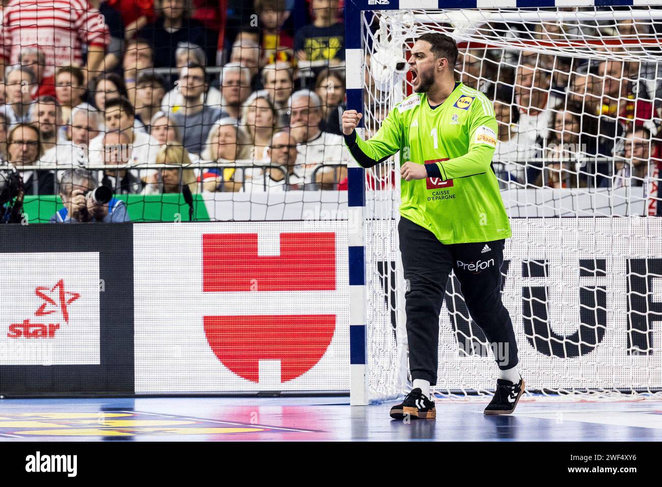 Samir Bellahcene (Frankreich, #1) jubelt MEN?S EHF EURO 2024: Finale ...