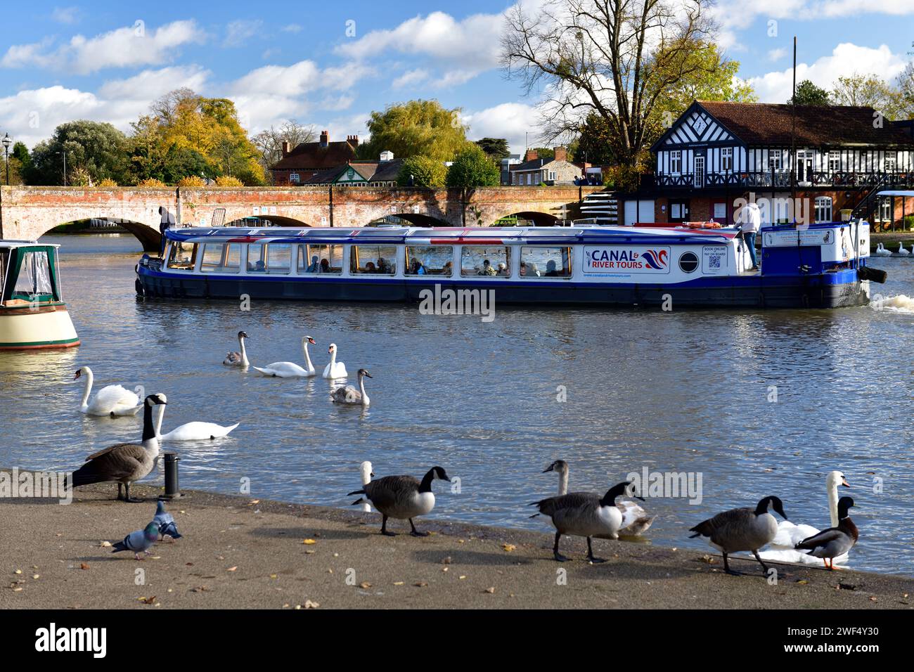 Canal Boat on the River Avon at Stratford upon Avon Warwickshire ...