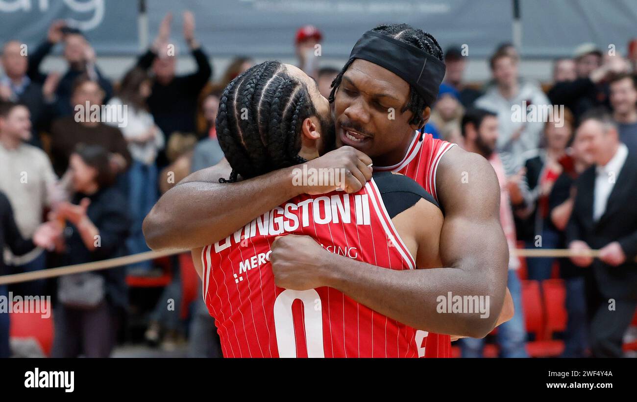 0 und darius perry wuerzburg baskets hi-res stock photography and ...