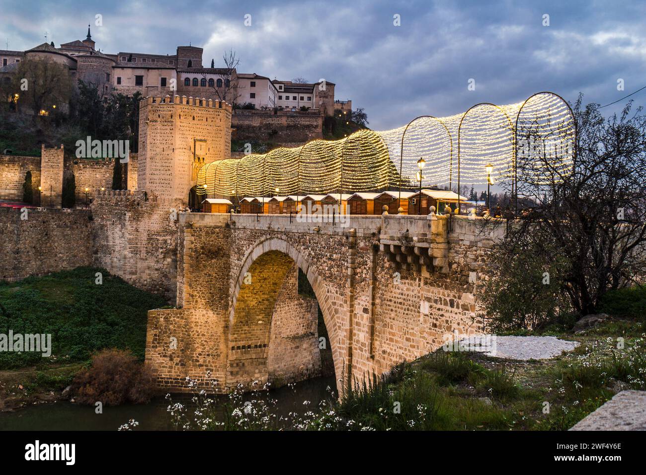 Paisaje medieval hi-res stock photography and images - Alamy